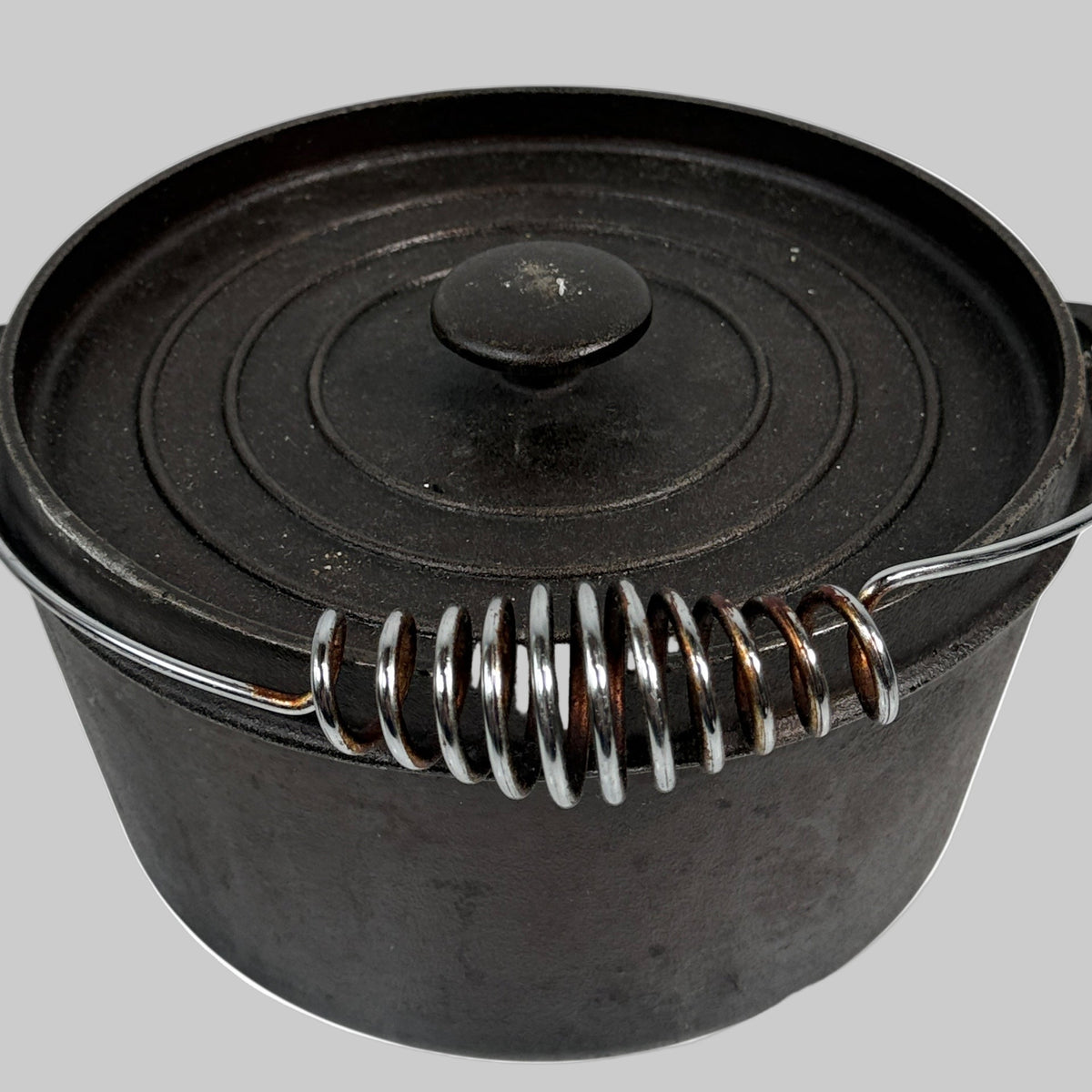 Vintage Benjamin & Medwin Cast Iron Dutch Oven with Coil Bail Handle ...