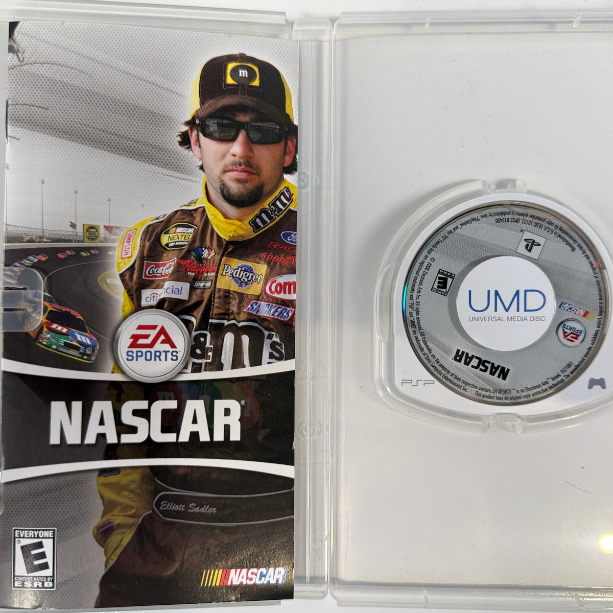 EA Sports NASCAR (PSP, 2005) – Complet avec manuel – Éco-Dépôt Montréal