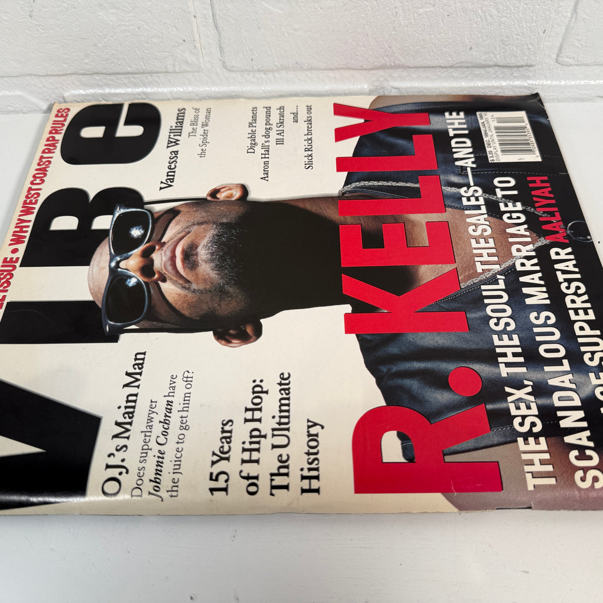 1994 Vibe Magazine – R. Kelly & Aaliyah Controversy Issue – Éco-Dépôt ...