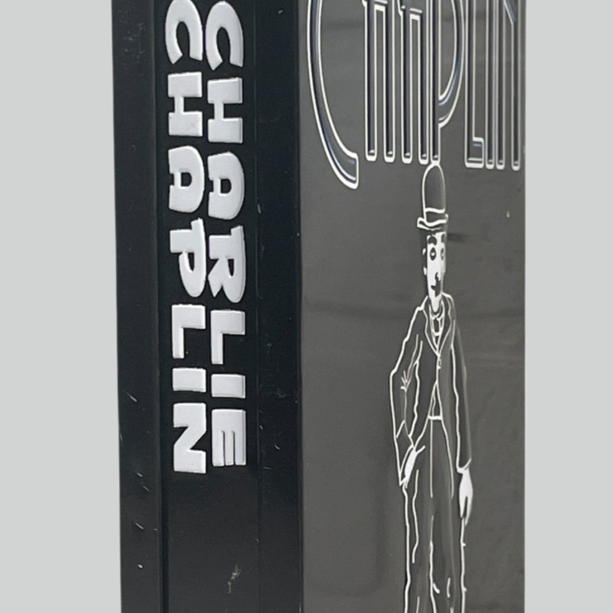 Charlie Chaplin 2-DVD Tin Set – 9 Silent Film Classics – Éco-Dépôt Montréal